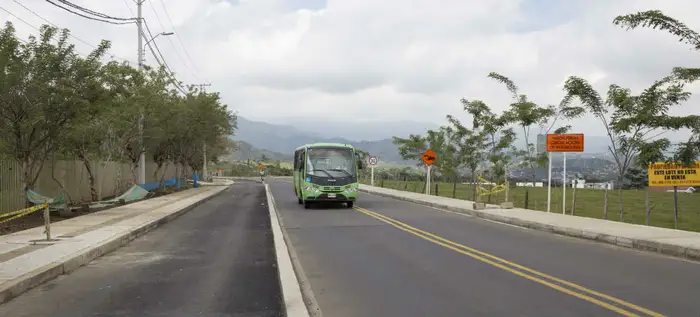 Se trabaja en negociación de muro lindero para la ampliación de la vía ...